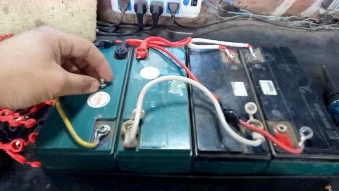 电瓶车电池才用2年就换掉?老师傅教你,不花10元让电池成新!