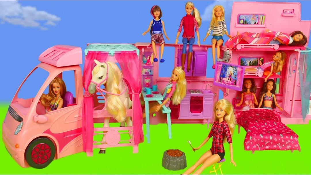 芭比娃娃儿童玩具!芭比带着姐妹乘马车出去旅游