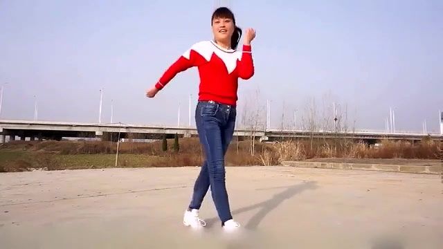 鬼步舞《众人划桨开大船》,令人怀念的歌曲,时尚动感的舞蹈