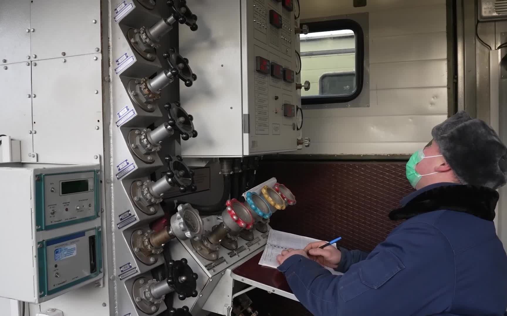 中央军区的航空部队向俄罗斯两个地区的医院运送了8吨氧气