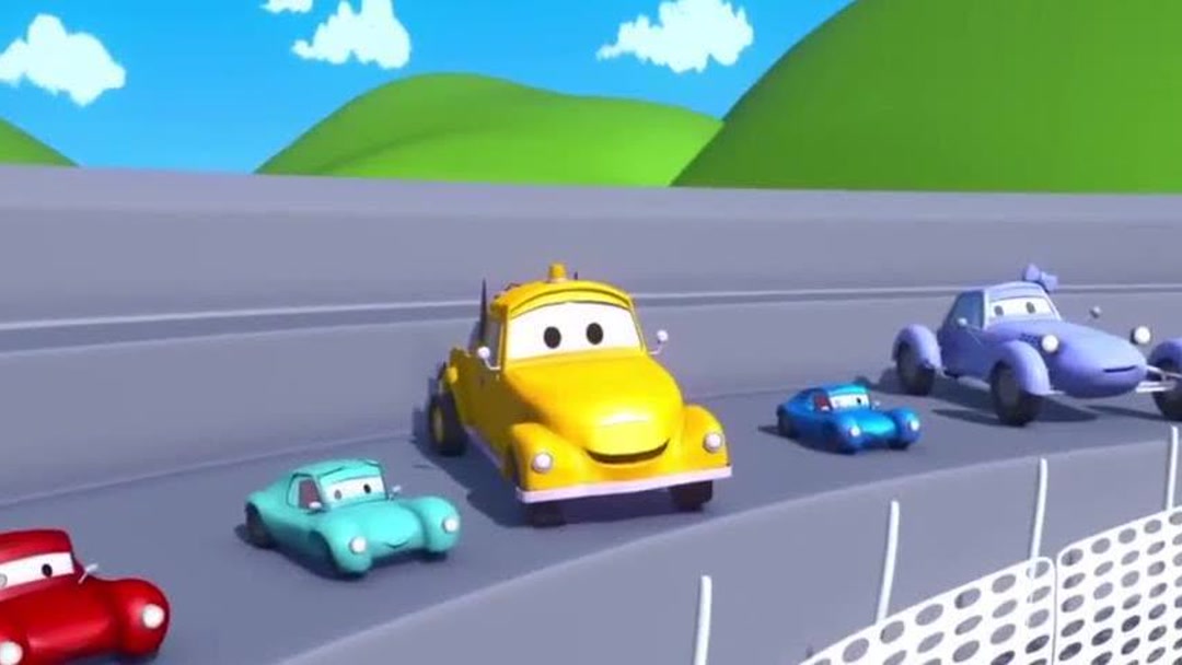 儿童动画,工程车动画,超级卡车变身大拖拉机在运动场表演