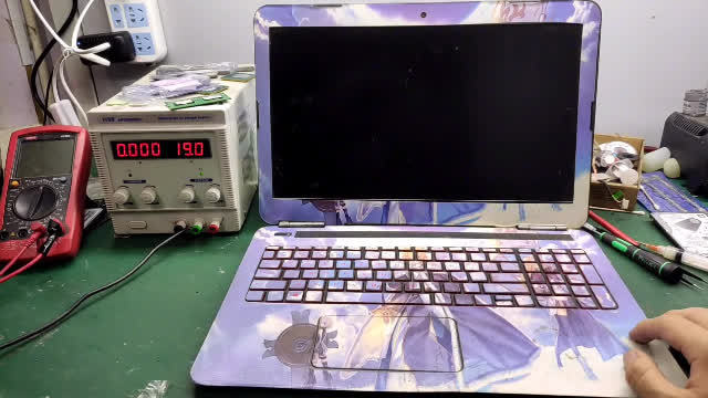 妹子上门送一台HP暗夜精灵2不开机笔记本,能不能救活它