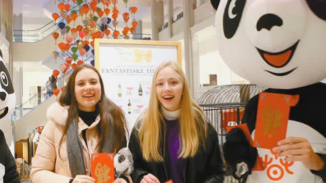 中国人都很穷?丹麦姑娘来中国旅游,看到这一现象感到疑惑