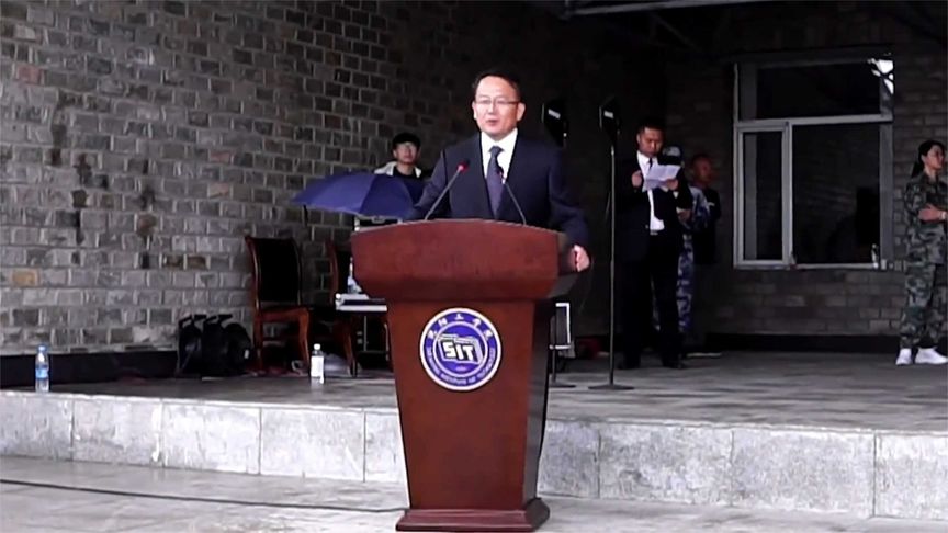 大学校长扔发言稿,史上最短的开学典礼发言爆红网络!