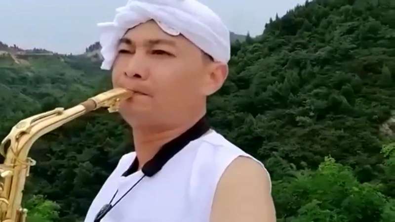 第一次听萨克斯演奏的《挡不住的思念》没想到唱得这么好!