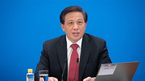 采取"决定+立法"方式 出台香港特别行政区维护国家安全法