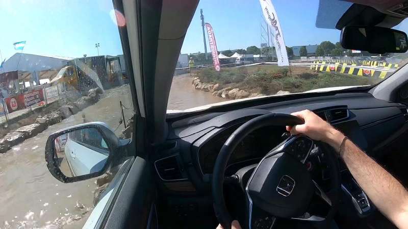 2019款本田CRV混动版的性能怎么样?做个实地越野测试就知道了