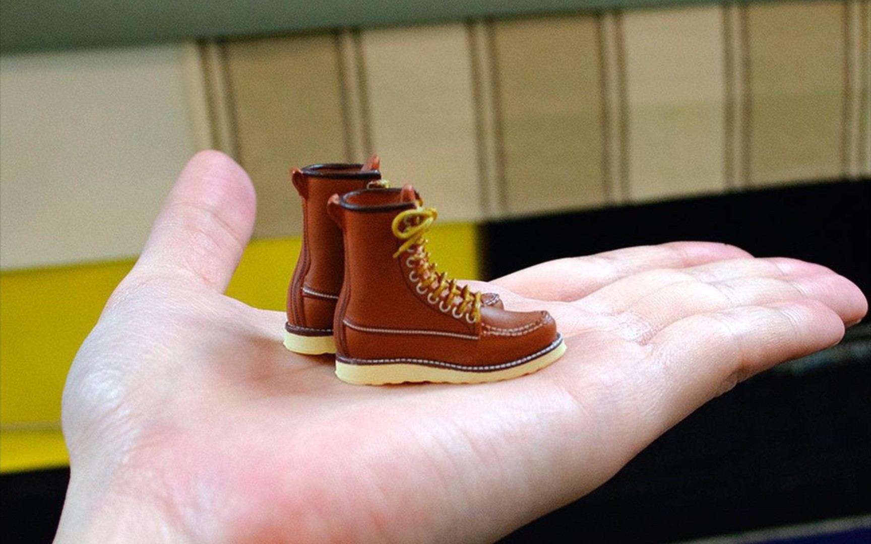 【掌中鞋靴】红翼经典靴子的仿真微缩模型分享