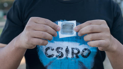 华人发明的过滤薄膜,让海水秒变直饮水,解决全球饮水难题