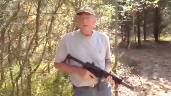 老外MP5测试,漫步丛林,肆无忌惮的射击真是痛快!