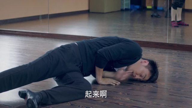 男子的腿直接就受不了了,按照这样,男子岂不是要变成万能的