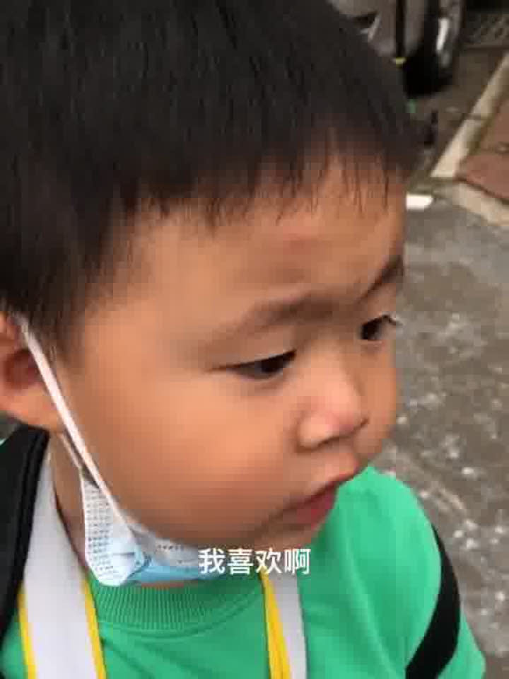 果果自带BGM,这段视频被广大美发行业传播,哈哈哈!