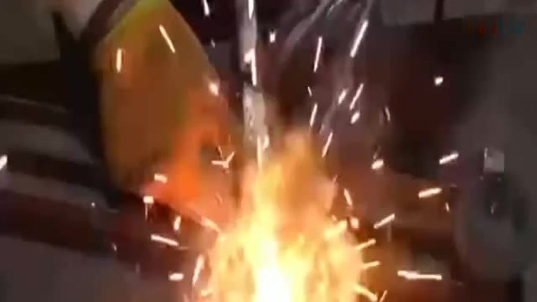 角铁焊接的小工具, 专门用来干这个