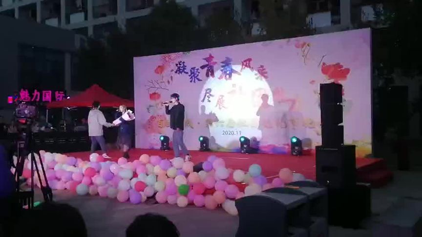 没照片了 发下之前校园唱歌的视频#文艺汇演 #晚会 #演出现场