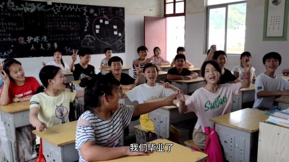 毕业前最后1天,老师用视频记录离别!网友:学生时代,值得珍藏