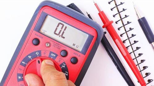 今日才知道,万用表有个档位能一档三用,太实用了,电工赶紧学学