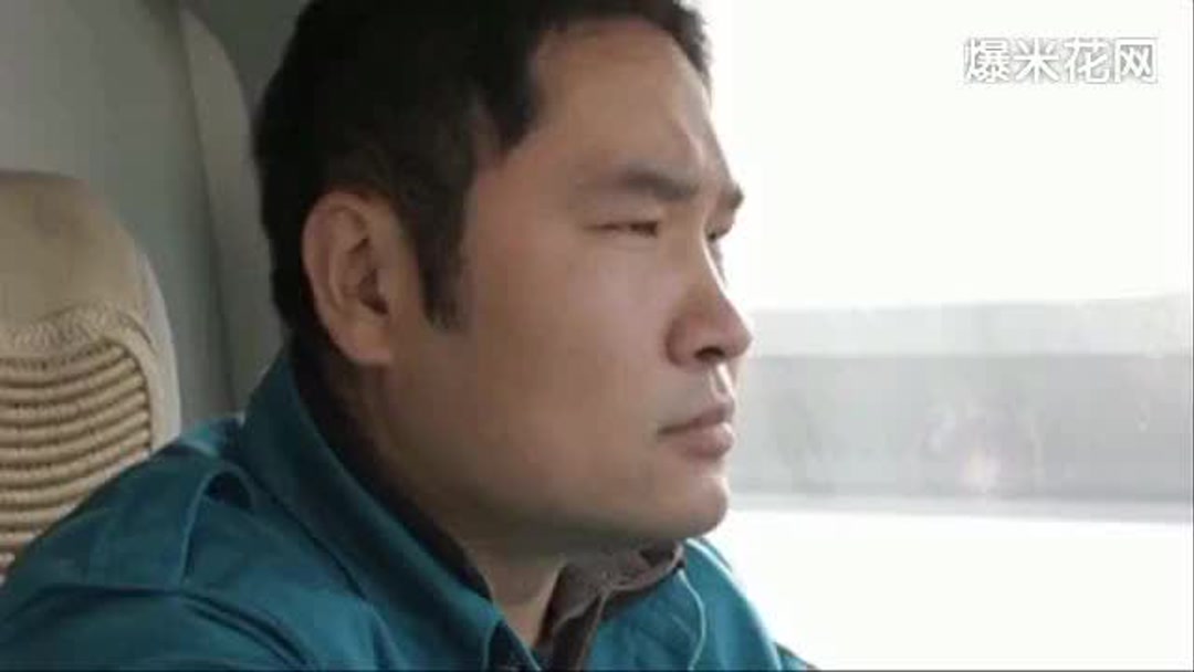 感动!急救车记录仪拍下暖心一幕 路上司机纷纷避让