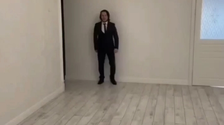 这模仿真是捕捉到精髓了原来每个演员都有专属的走路状态
