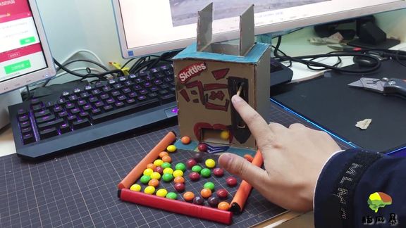 脑友风暴DIY!如何使用纸盒与橡皮筋制作手工糖果机!