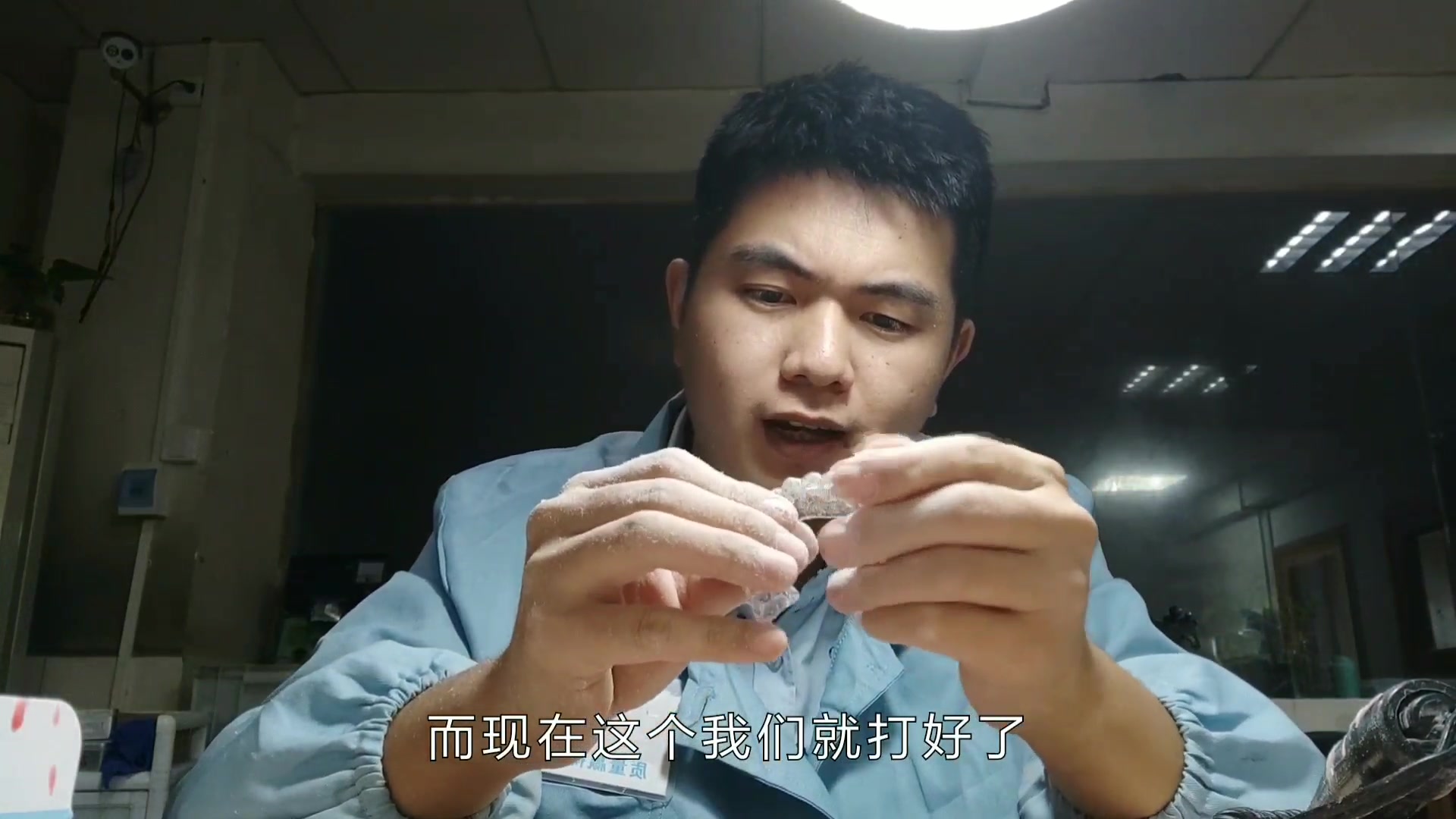 小伙是一名假牙技师,分享假牙实操过程,网友:长见识了!