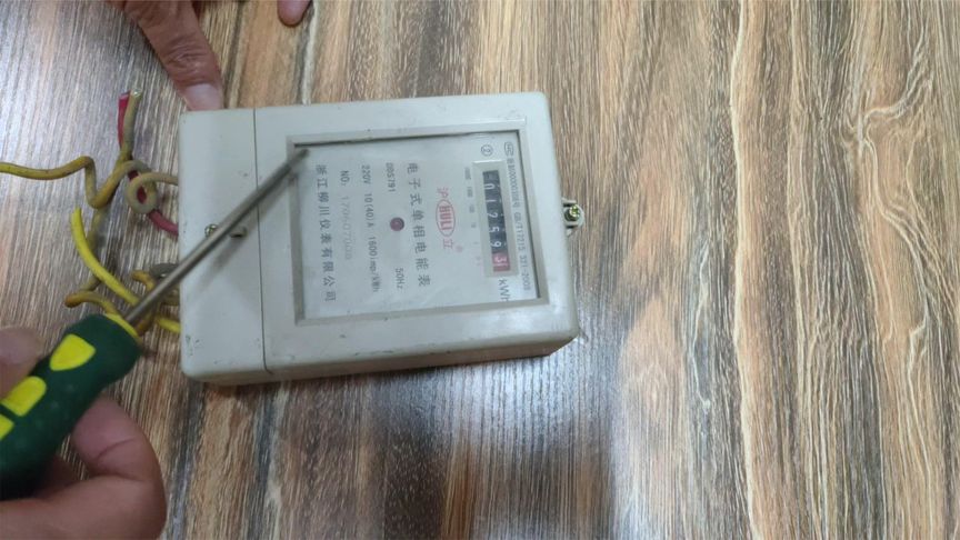 拆解一个电子式单相电能表电度表,看看里面的结构原理