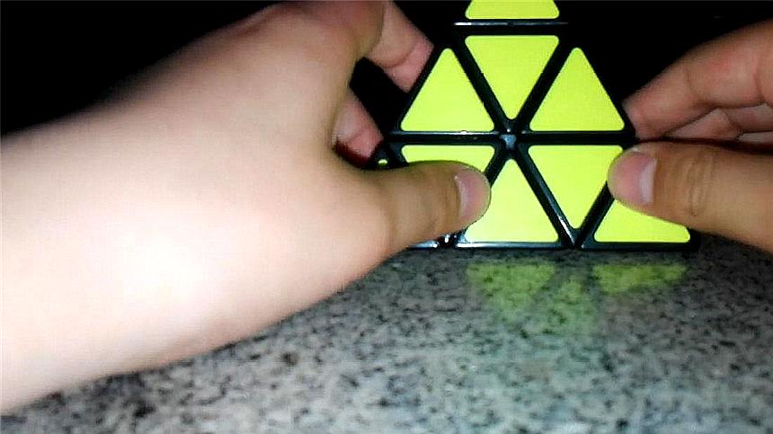三角形魔方七步还原法,你学会了吗