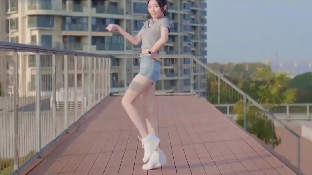 简单易学啦啦队舞蹈,我们来看看小姐姐的精彩展示吧