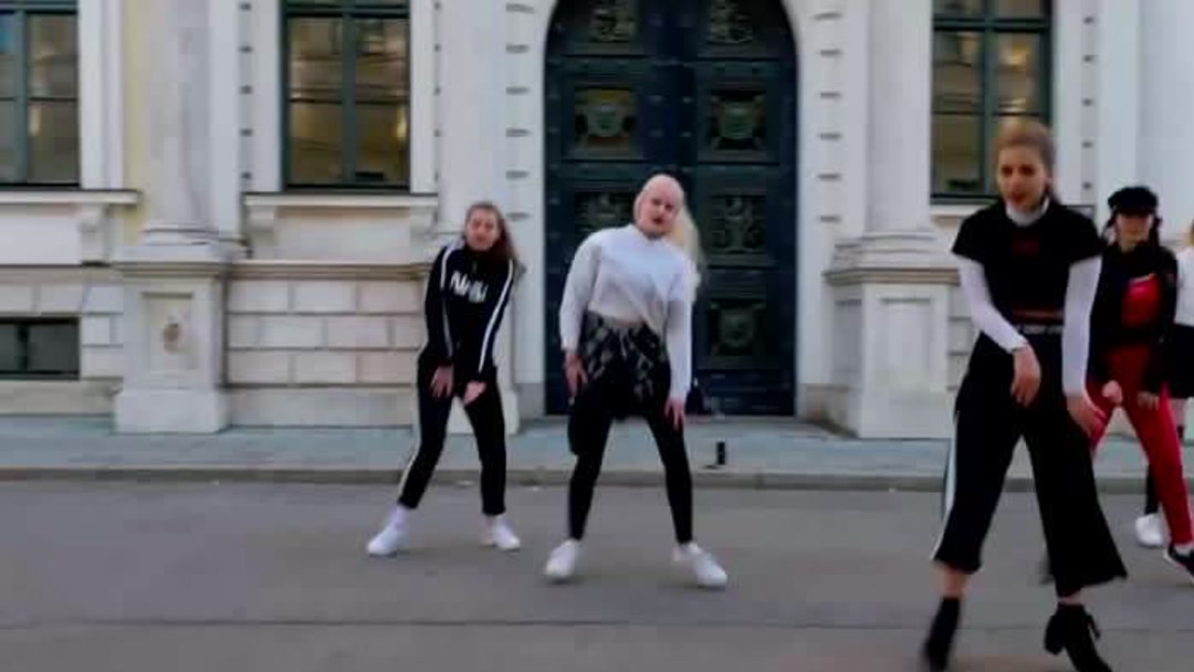 德国美女翻跳Pristin《Getit》,表白周洁琼位小姐姐