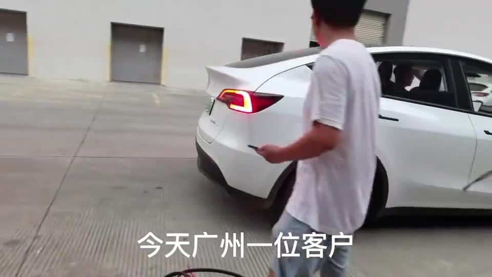 特斯拉电动车加装户外电源度电,只为无人区方便给车充电