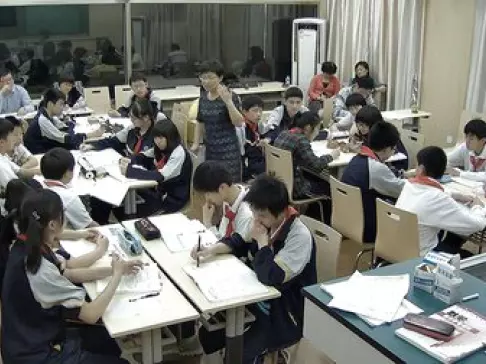 育鹰学校《认识三角形的中位线》课堂教学实录