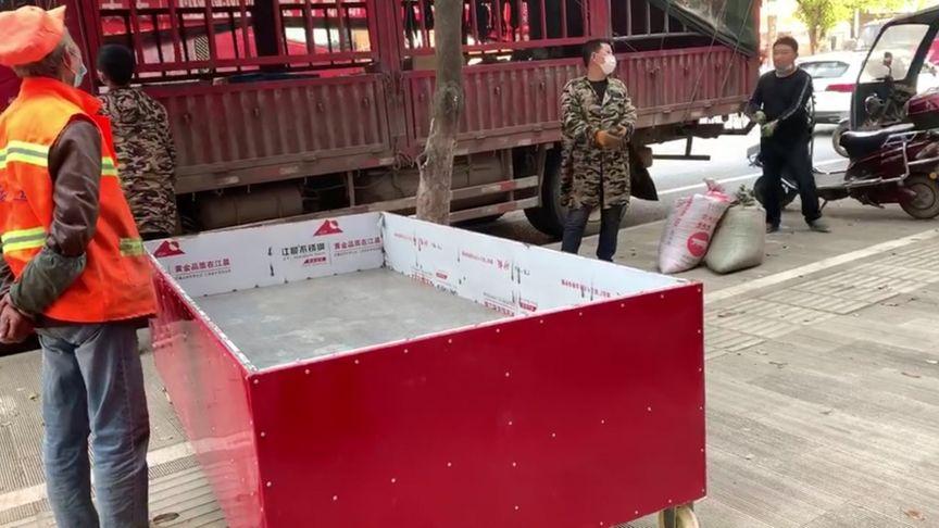 小狄定做的304不锈钢摊粮床今天到货了,传统技术加现代酿酒设备