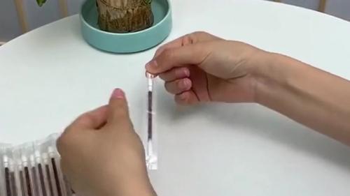 每人都应该备上一些碘伏棉签,不管是蚊虫叮咬还是擦伤划伤,都可以...