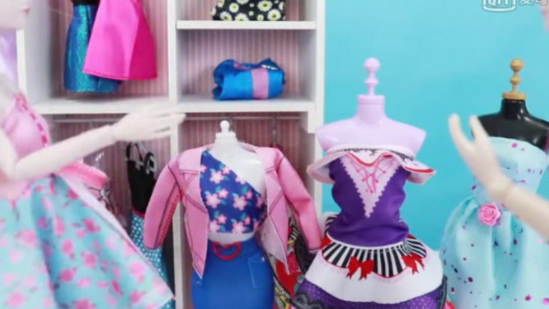 绒绒兔玩具:叶罗丽故事 冰公主踩西瓜皮摔倒弄脏裙子