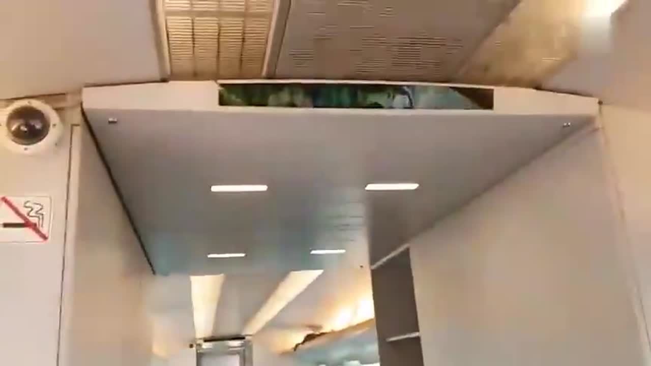 德国学生来中国,感受上海磁悬浮列车的速度