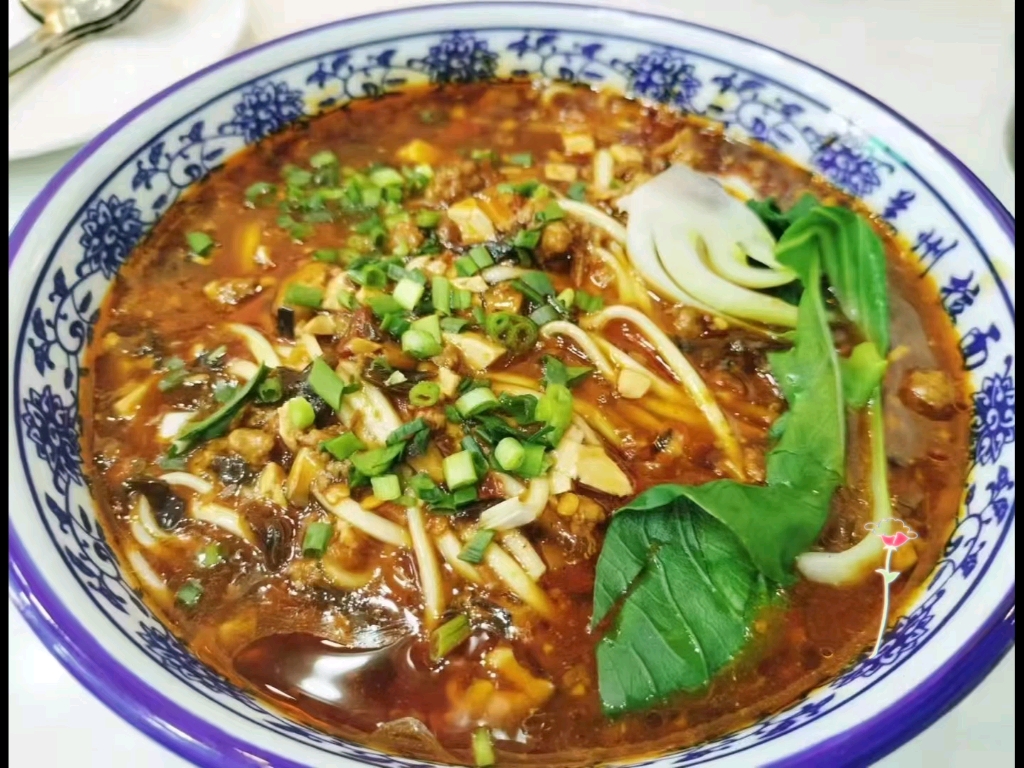 来陇南,住金都体验以下尊享:优质的服务丰盛的早餐舒适的客房俯瞰...