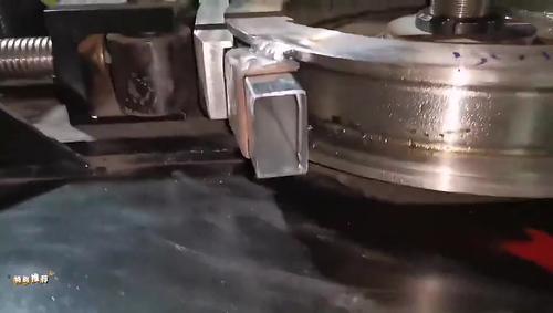 小伙带大家看方管弯曲的两种方法,效果各有不同,你说哪种好呢?