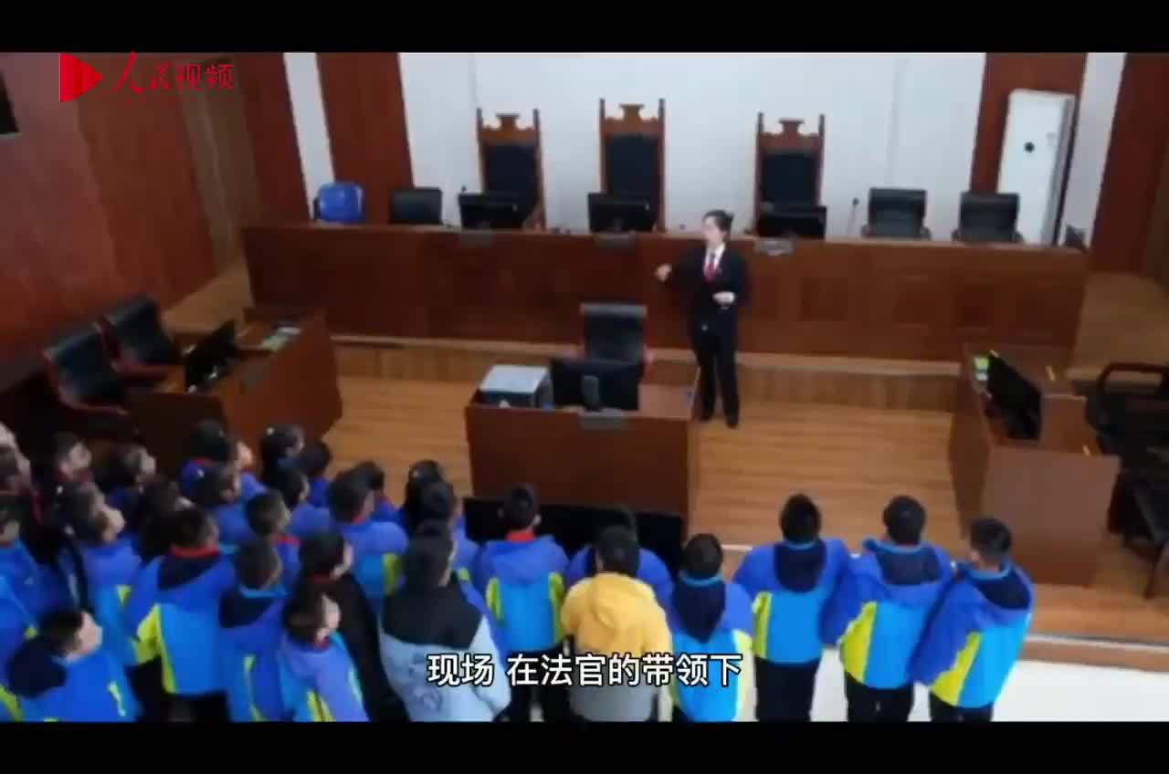 学法、守法、用法,争做法治文明好少年。