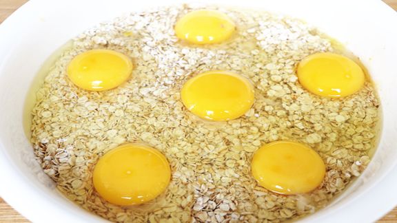 1碗麦片,6个鸡蛋,不蒸不煮也不炒,筷子搅一搅,出锅瞬间被抢光