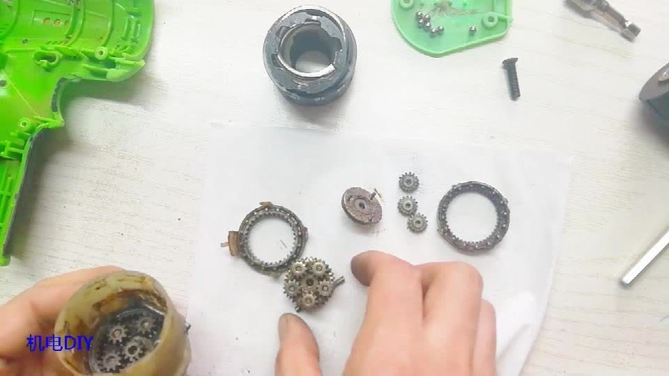 锂电池充电钻的详细拆解