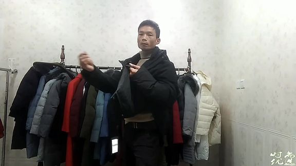 今年很流行的羽绒服,保暖个性30-50岁穿,让你拥有从头暖到脚
