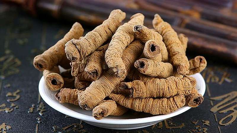 关节酸胀,风湿缠身,1味药材煮水泡脚,温补肾阳,强健筋骨