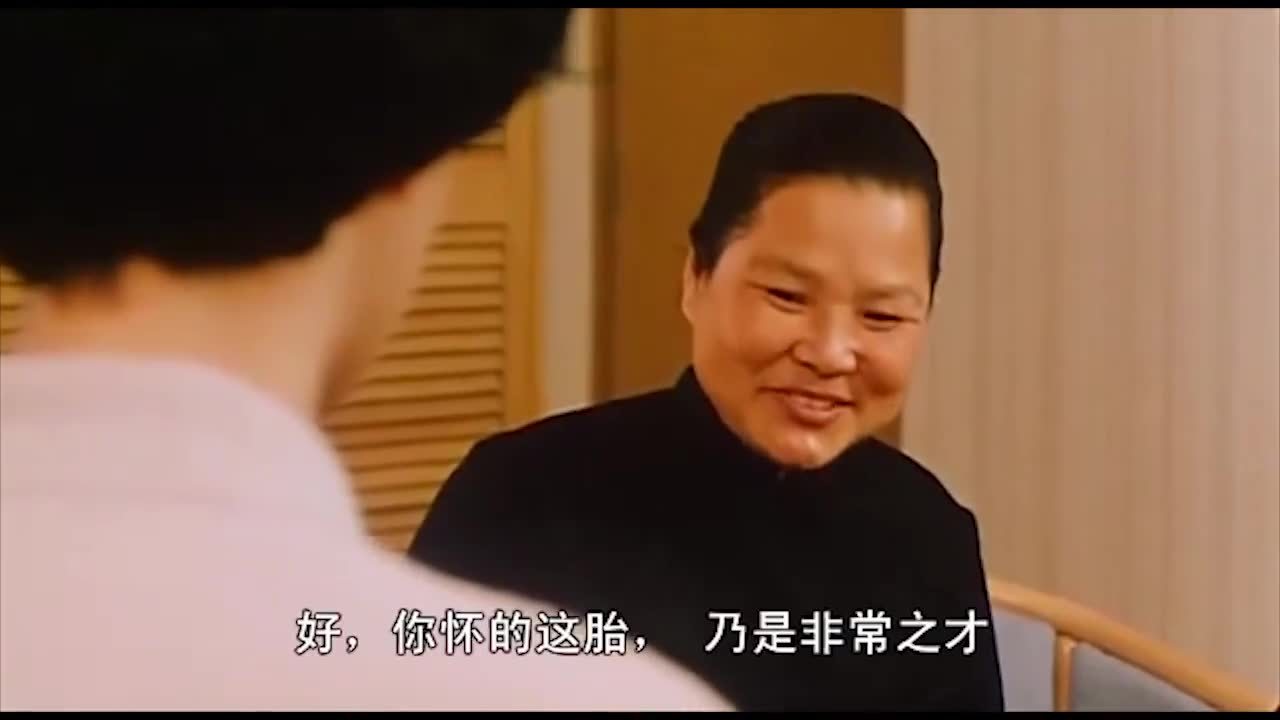 大师看着孕妇直点头,说她的孩子是文曲星转世,乃非常之才