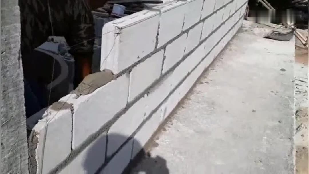 看看现在砌墙用的什么砖,一般人都没见过,感觉不怎么好