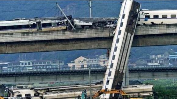 2011年7月23日20:38,中国唯一一次动车组事故在温州发生.