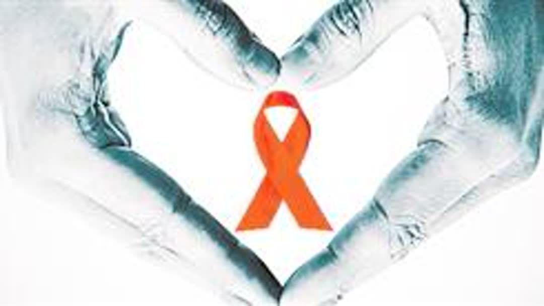 接吻会传染艾滋病吗?医生说这种情况下会传染