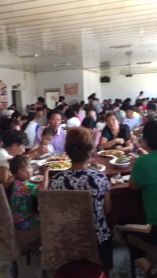 村支部书记移风易俗升学宴现场宣传