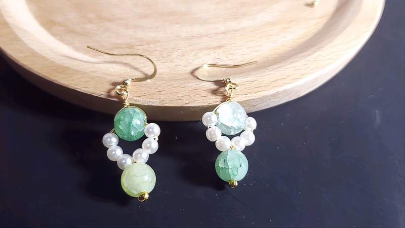 DIY手工制作耳环,用翡翠珠子做更好看