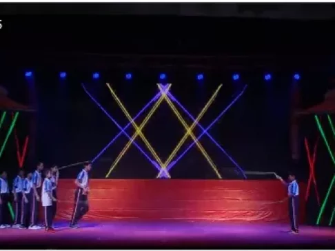 泌阳县思源实验学校跳绳队舞台跳绳表演