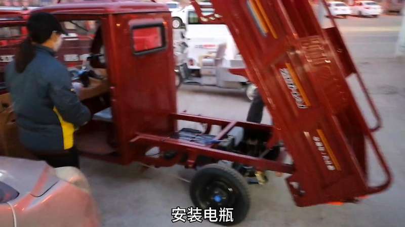 今天给老爸买了一辆3轮车,一共花了7400块钱,老爸乐坏了