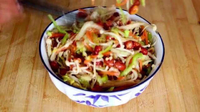 白菜金针菇好吃的家常做法,开水一烫,好吃解馋,拿肉都不换